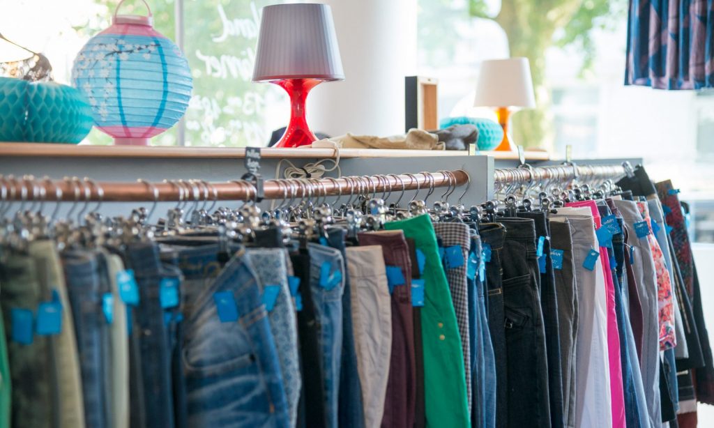 First Class Klamotte – Second Hand mit Herz für Frau, Mann und Kind im ...